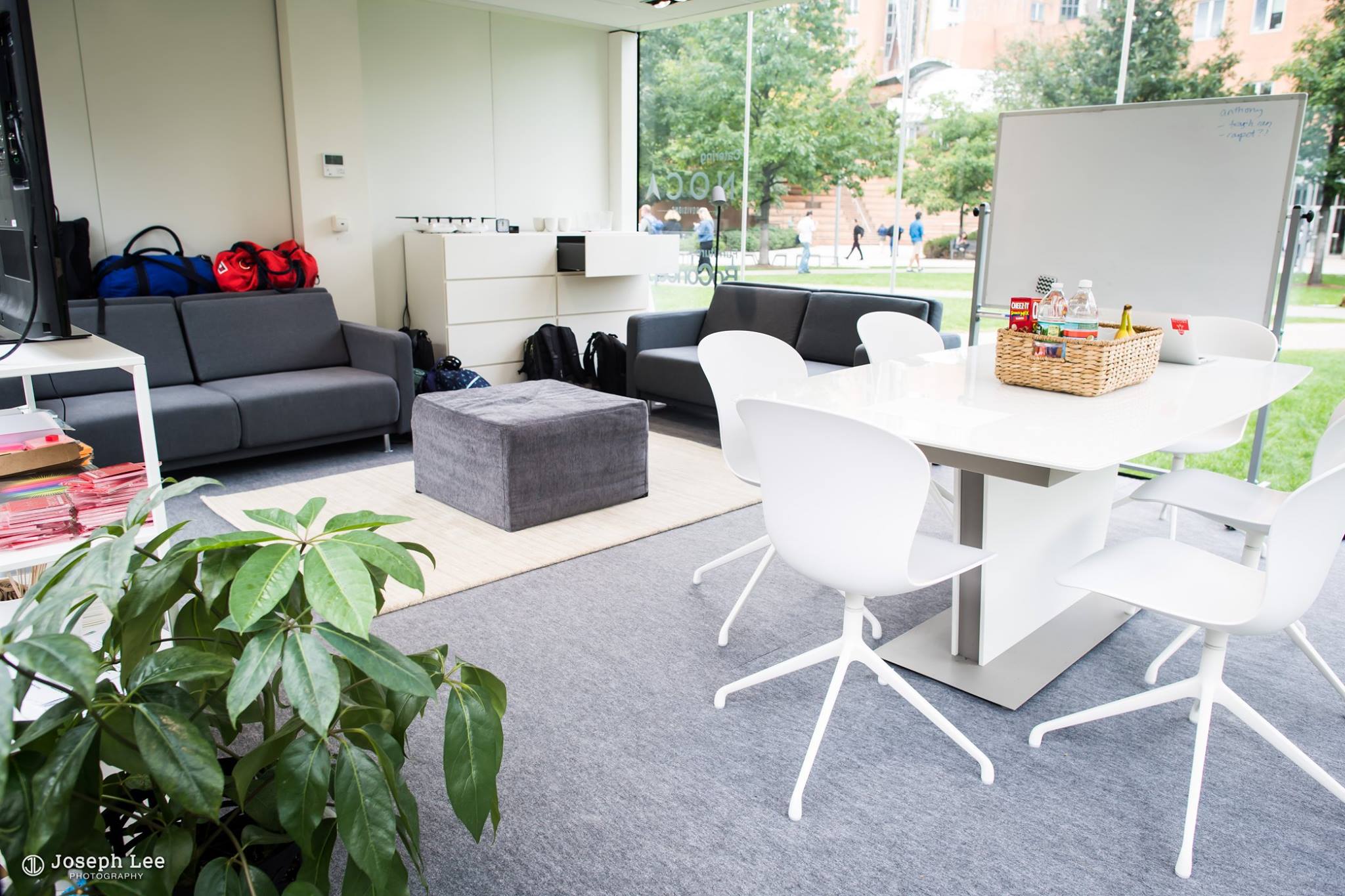 Student Entrepreneurs Think Inside the Box - MIT Office of Innovation